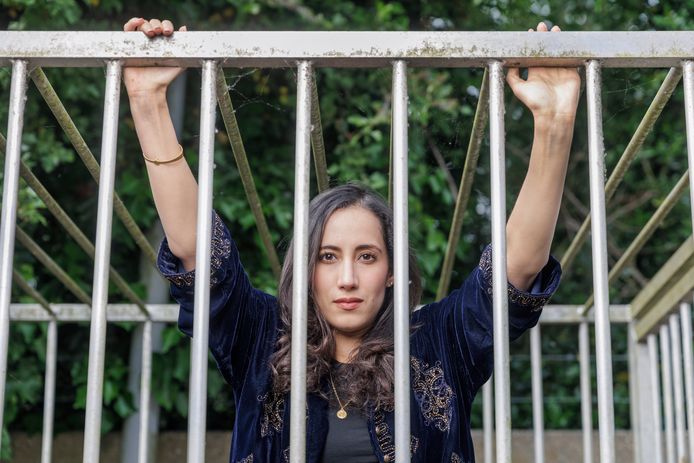 Faiza zat vast in Russische cel: ‘Licht ging nooit uit en er klonk ...