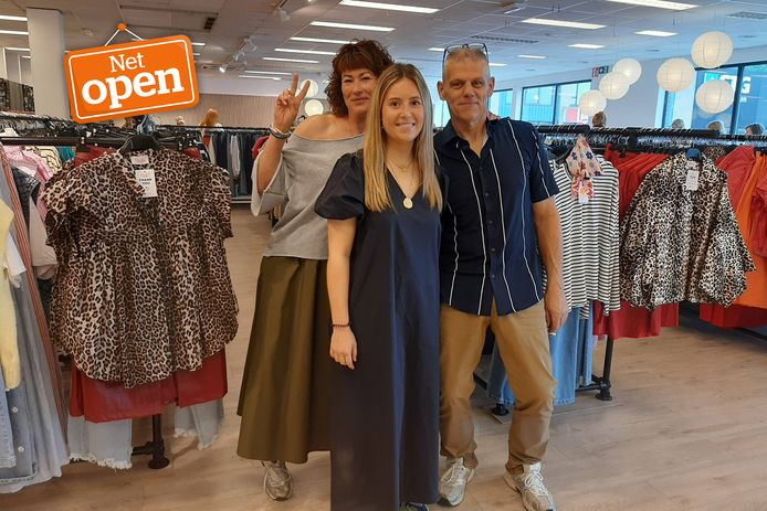 NET OPEN. Marktkramers Mieke en Mark openen nu ook vaste kledingwinkel Perla Bella de Mama: “We ...