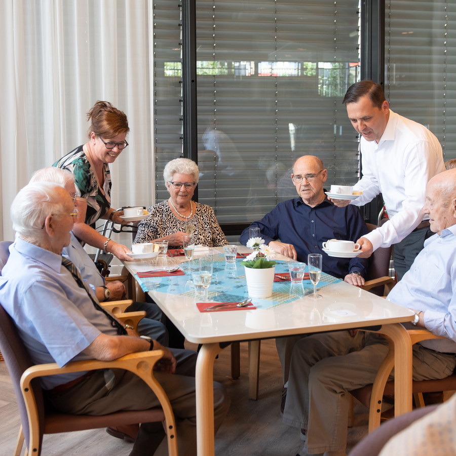 Ouderen kunnen weer samen eten voor een redelijke prijs in de Doelen in ...