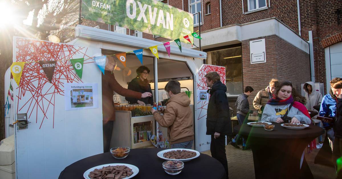 Oxfam Wereldwinkels serveert gratis koffie op Sint-Poppoplein | Deinze ...