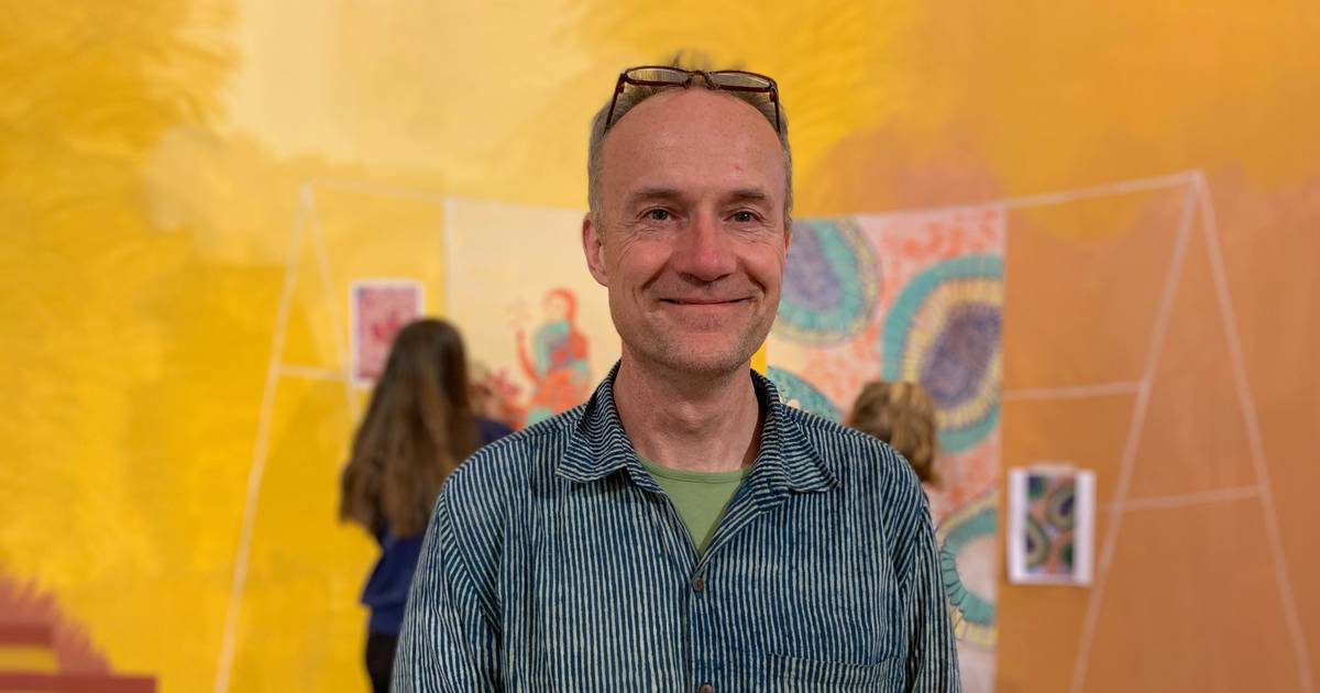 Muralist Gijs Frieling aan het werk in Museum Helmond | Helmond | ed.nl