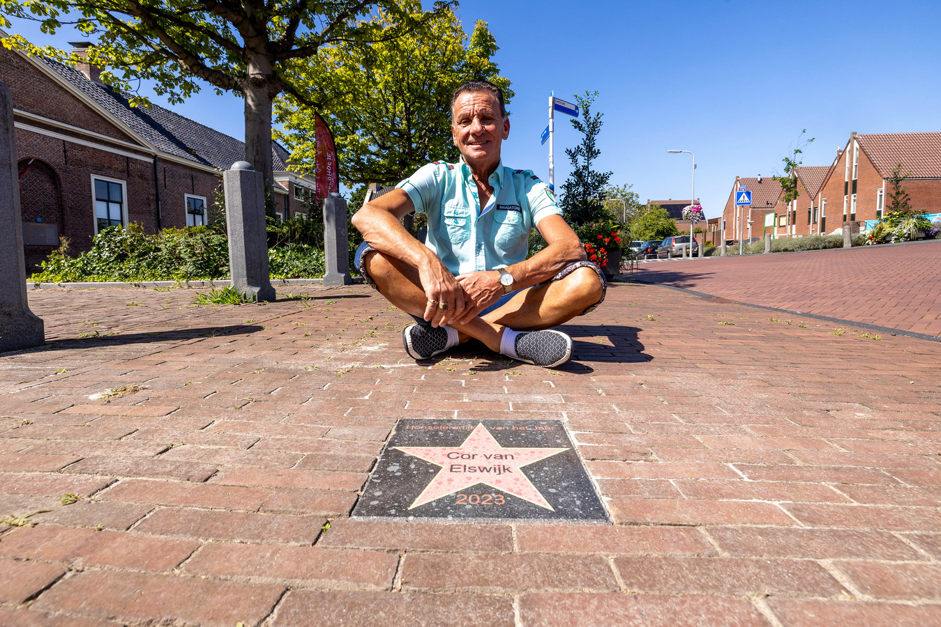 ‘Nuchtere dorpeling’ Cor (68) heeft eigen ster op Honselse Walk of Fame ...