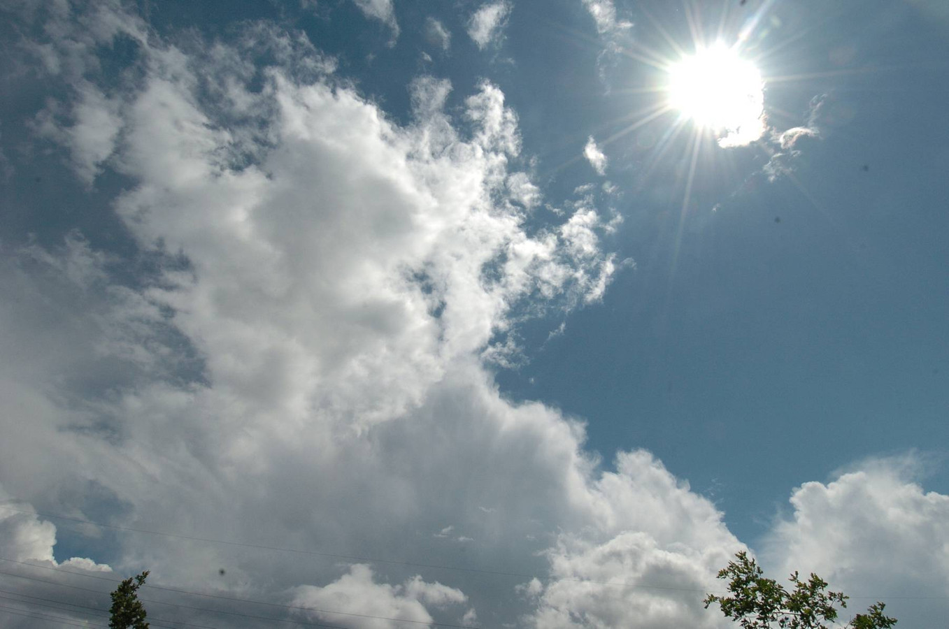 WEER. Zo goed als helder weer in Moorslede vanochtend | Foto | hln.be