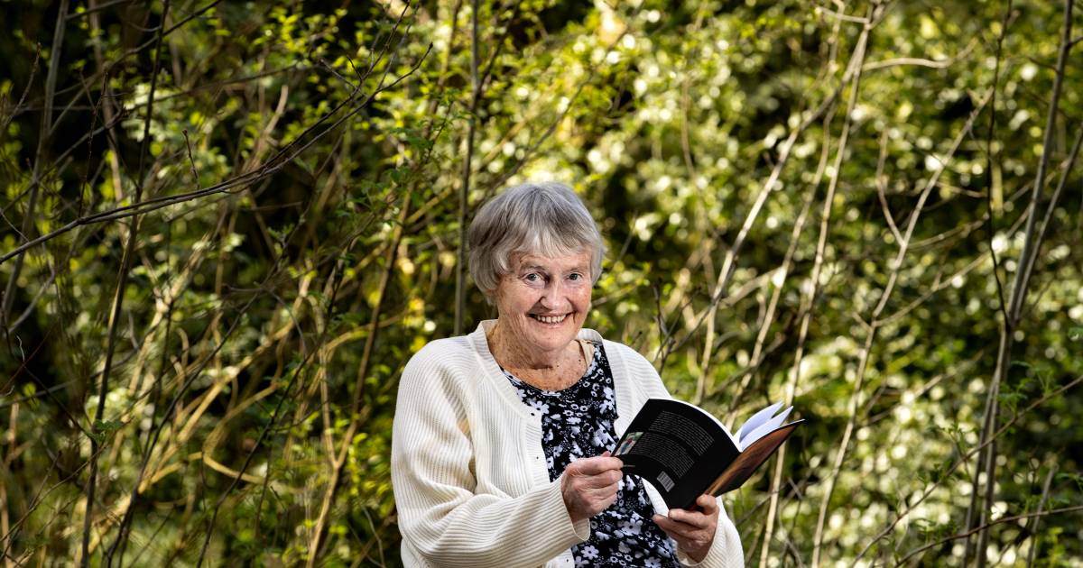 92 jaar oud en influencer: Rennie van Windt is veganist, dichteres en ...