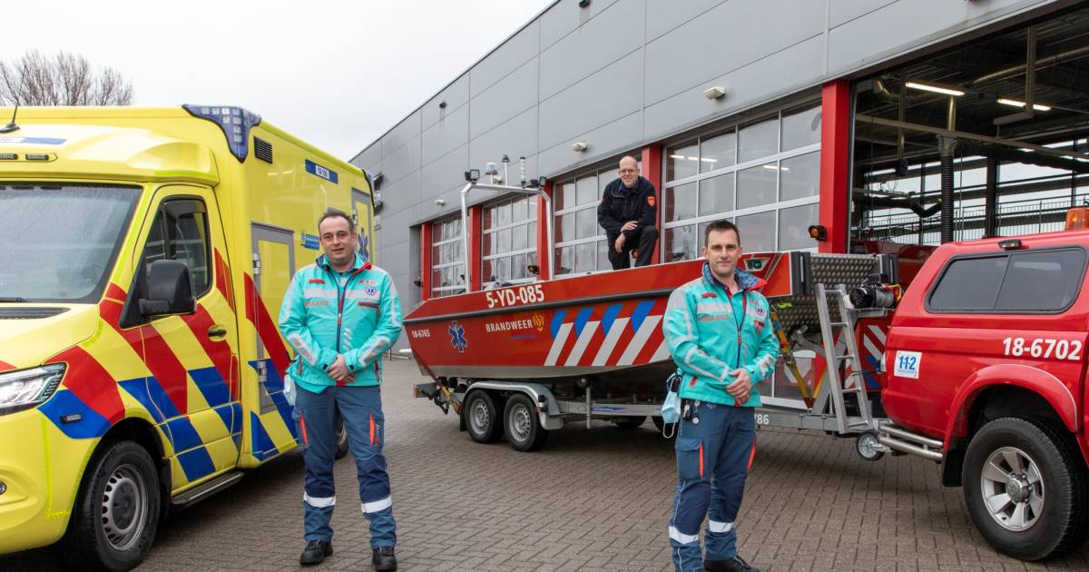 Hulpdiensten nemen vaartuig in gebruik voor inzetten bij Kinderdijk ...
