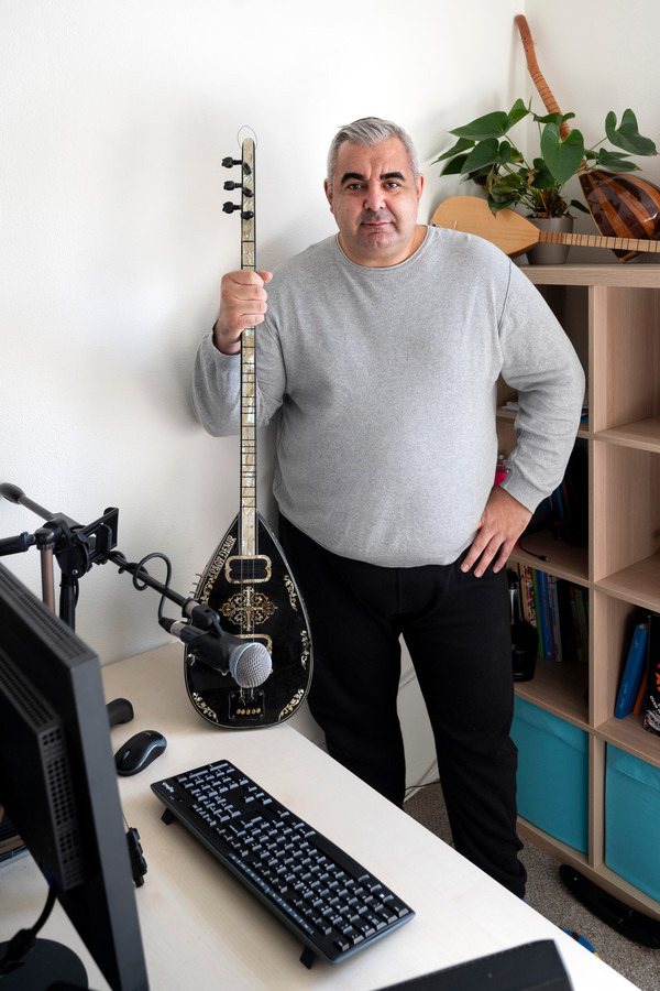 Ersoy Demir, bekend als de Turkse Hazes uit Arnhem, blijft dromen van ...