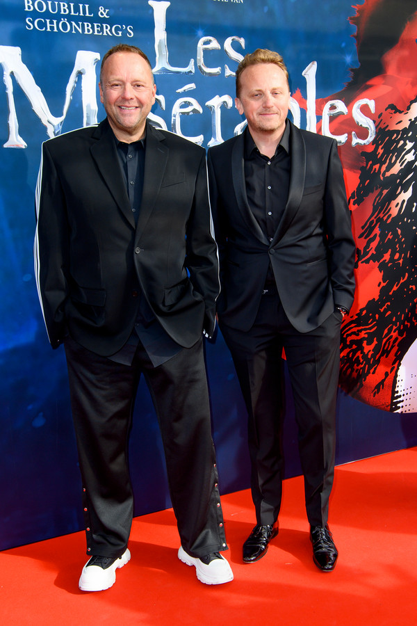 Bekend Nederland straalt op rode loper bij première Les Misérables ...