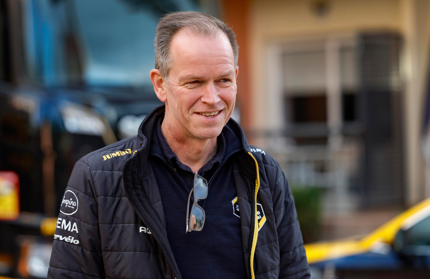 Jumbo-Visma-CEO Plugge: “De buitenwereld eist veel van Wout van Aert ...