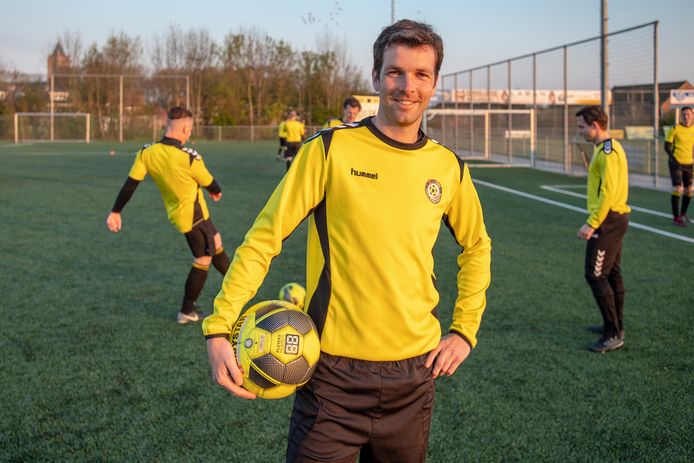 Hopmans leeft zich als stofzuiger helemaal uit | Amateurvoetbal ...