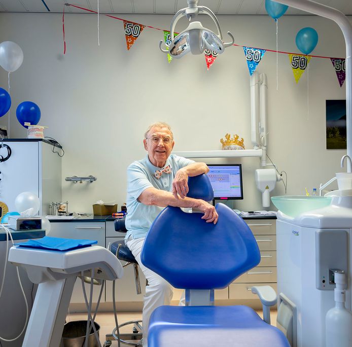 Tandarts Charles van der Velde vijftig jaar in het vak | Eindhoven | ed.nl