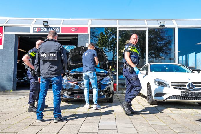 Politie vindt geen misstanden bij inval autodealer AP Car Store in ...