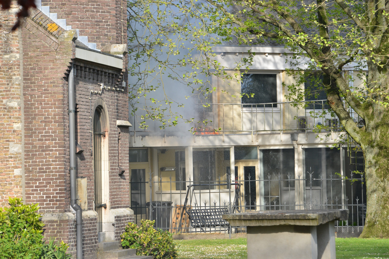 Brand zorgt voor schade aan woning in Breda | Foto | AD.nl