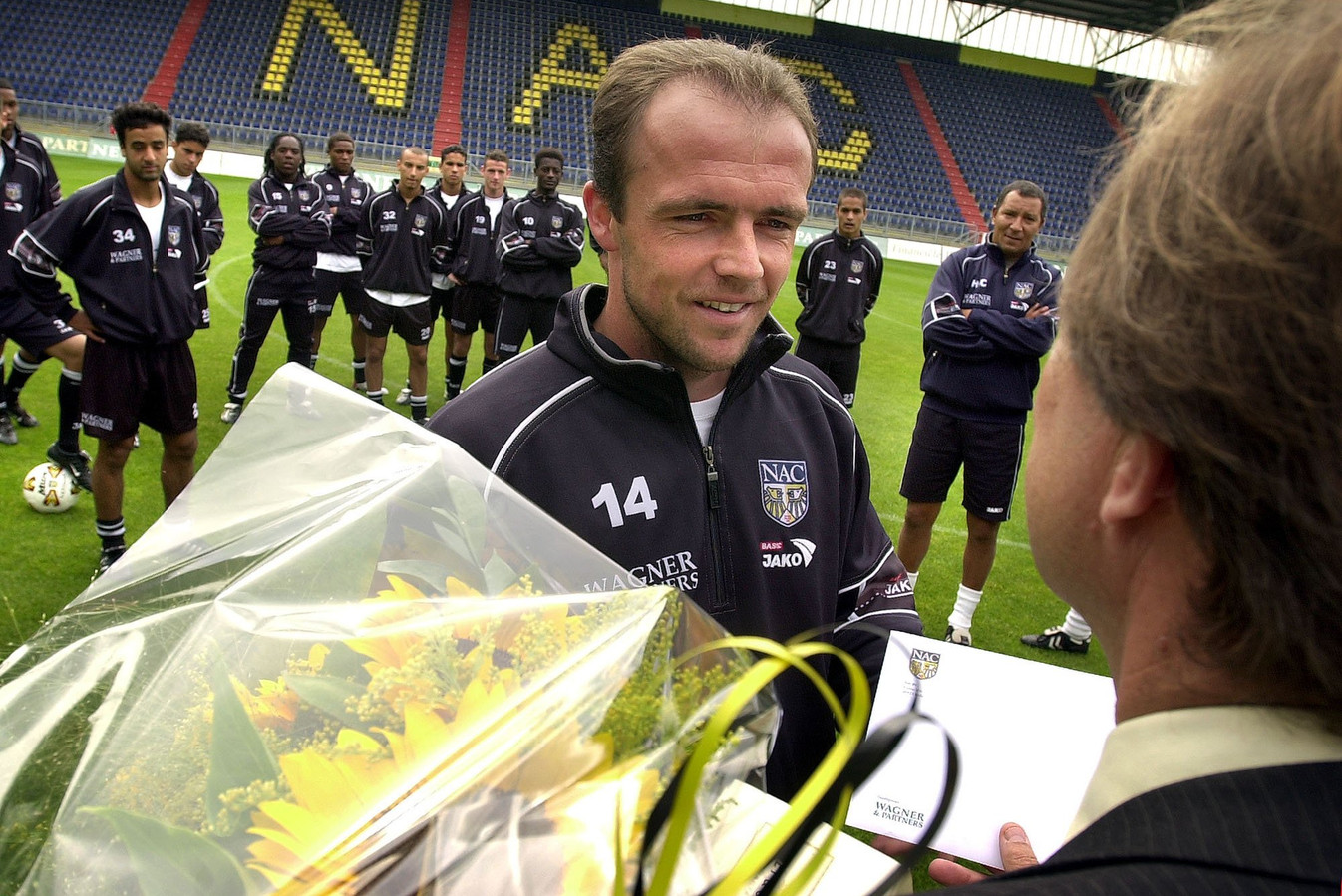 Alfred Schreuder evenals Arne Slot smoorverliefd op NAC: ‘Wens om ...