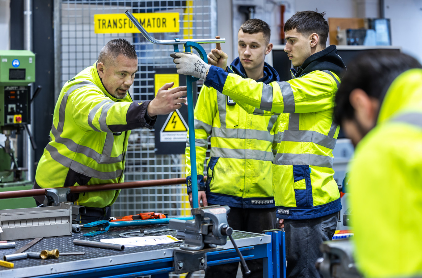 Nog nooit elektriciteitskabeltje gezien? Zelfs dán mag je hier komen ...