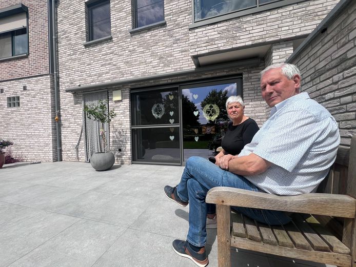 Martin en Margriet uit Dilsen spotten wolf... aan ontbijttafel: “Onze ...