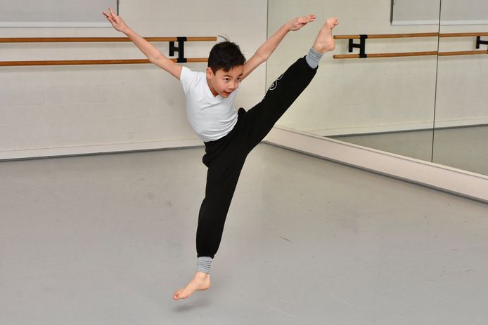 Milan (10) mag deze zomer dansen in gerenommeerde Londense balletschool ...