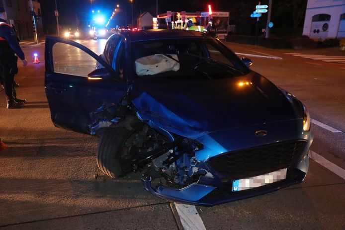 Botsing op kruispunt Schrijberg bij afslaand manoeuvre | Sint-Niklaas | hln.be