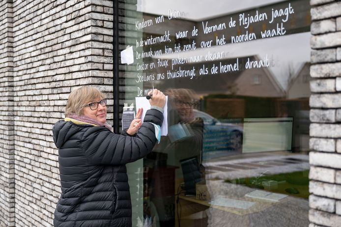 Poëzie in straatbeeld: Meer dan twintig weesgedichten verschijnen op ... Poëzie in straatbeeld: Meer dan twintig weesgedichten verschijnen op ...