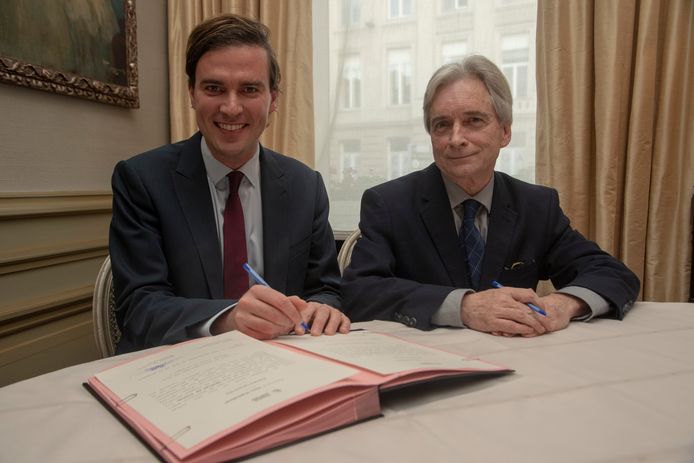 Mathias De Clercq legt eed af: “Ik zal me met elke vezel zes jaar lang ...