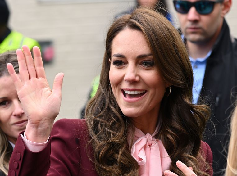 Deze feestelijke outfit van Kate Middleton wil je hebben voor de kerstdagen