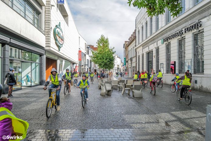 Strapdag in Aalst: rollerparade van SJC-leerlingen door de stad | Aalst ...