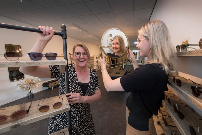 Annabel realiseert jeugddroom: haar eigen dorpse optiekzaak ...