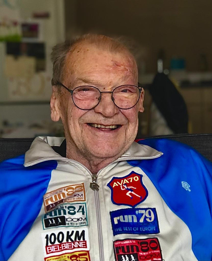 Bekende postbode uit Aalten overleden: Tijdens condoleance stonden ...