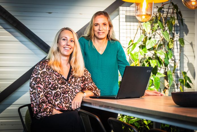 Laura en Natascha helpen vrijgezellen aan de man of vrouw: ‘Dit is veel ...