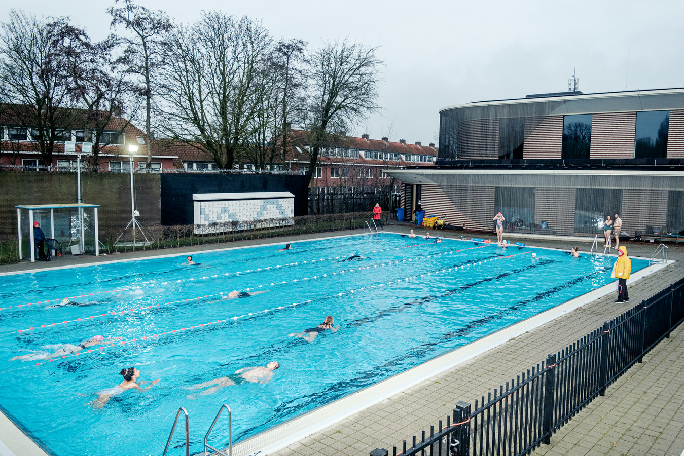 Zwembaden een graadje kouder in Amsterdam: ‘Het is even wennen’ | Foto ...