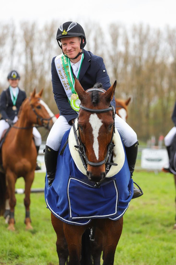 Goud voor ‘eventing’-ruiter Stefaan De Pauw, ook goud voor broers Niels ...