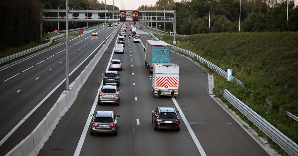 Drie kwartier file op E314 richting Brussel vanaf de grens met ...