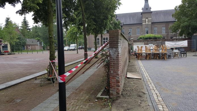 'Muur op Kloosterplein Goirle mag om, onder voorwaarden' | Goirle | bd.nl