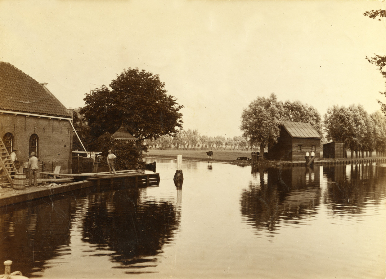 Zo zag het leven langs de Oude Rijn er 100 jaar geleden uit | Foto | AD.nl