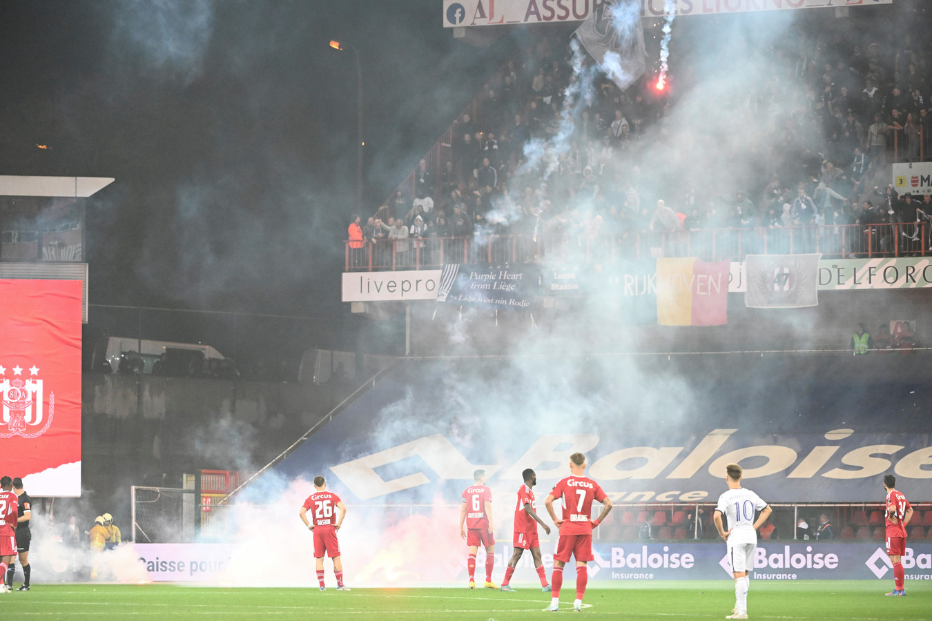 Le Clasico tourne au fiasco: retour en images sur une soirée ...