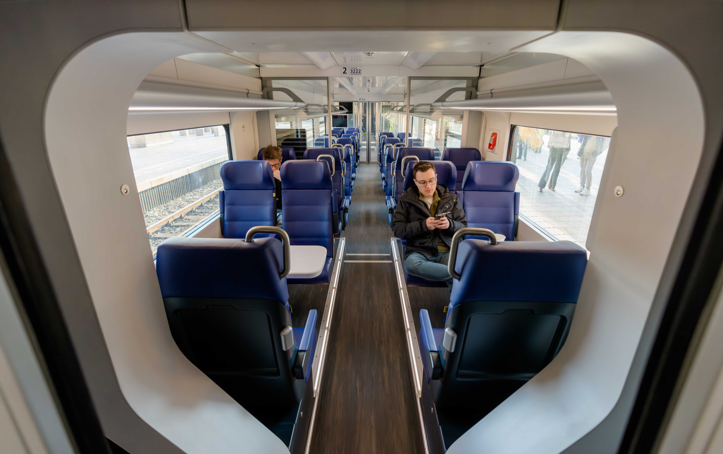 Nieuwste NS-trein kan 200 per uur en rijdt vandaag voor het eerst ...