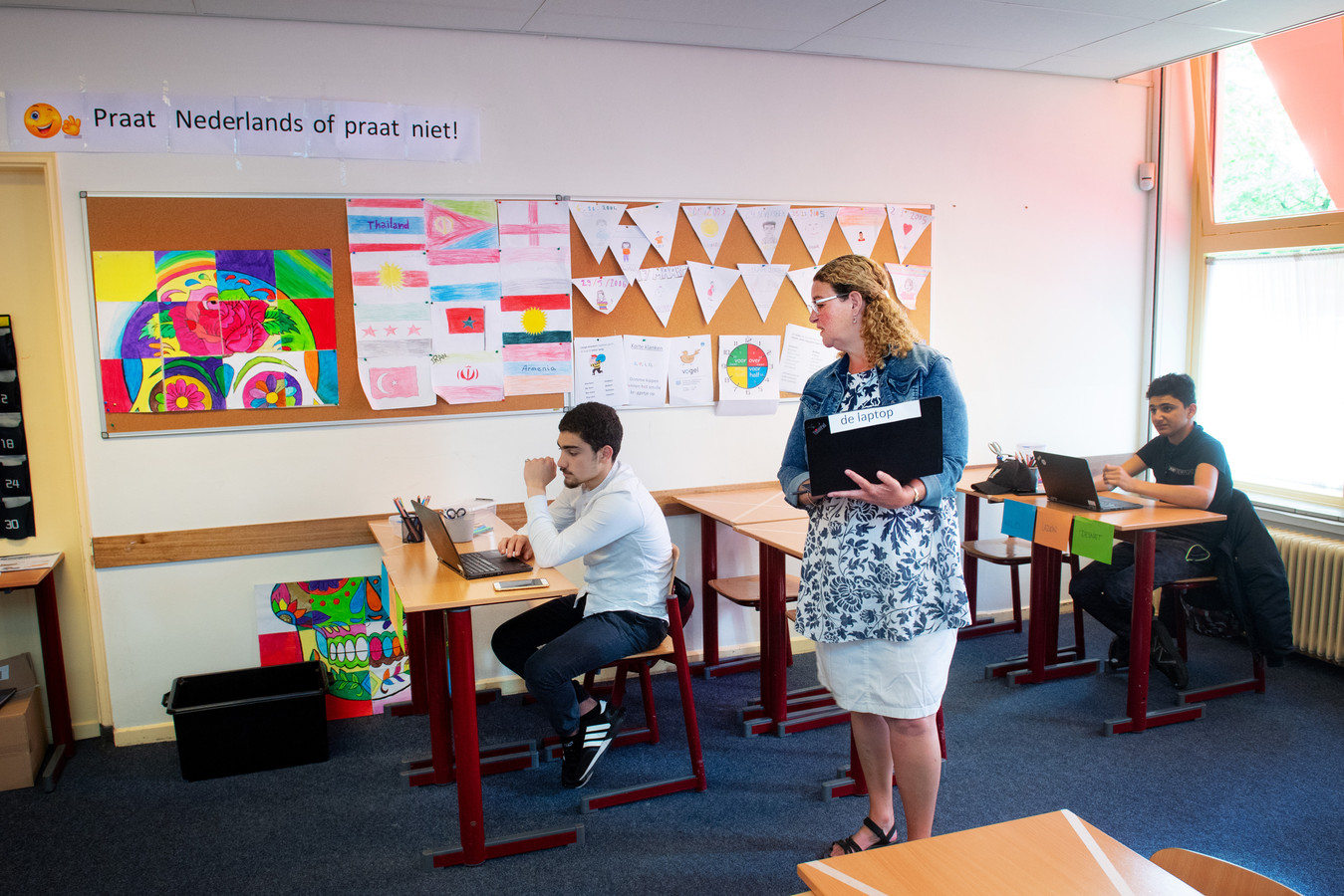 Analfabete leerlingen dreigden af te haken door thuisonderwijs en dus ...