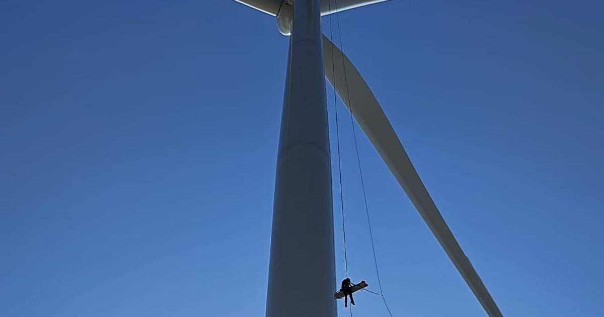 Indrukwekkend beeld: RED-team van de brandweer oefent evacuatie op een ...