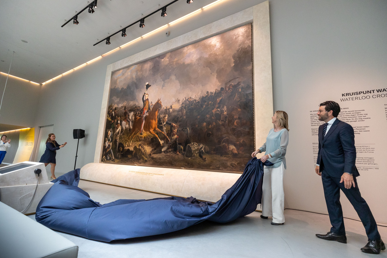 Minister onthult 200 jaar verborgen topstuk, ook wel de ‘Nachtwacht van ...