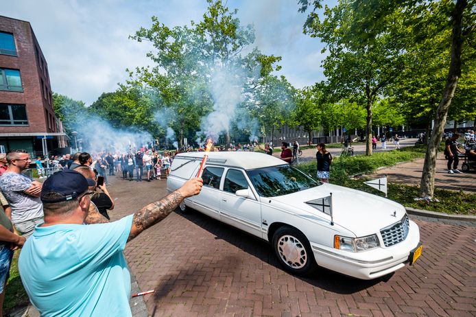 Nieuwsoverzicht | Indrukwekkend afscheid voor Arie den Dekker - Café ...