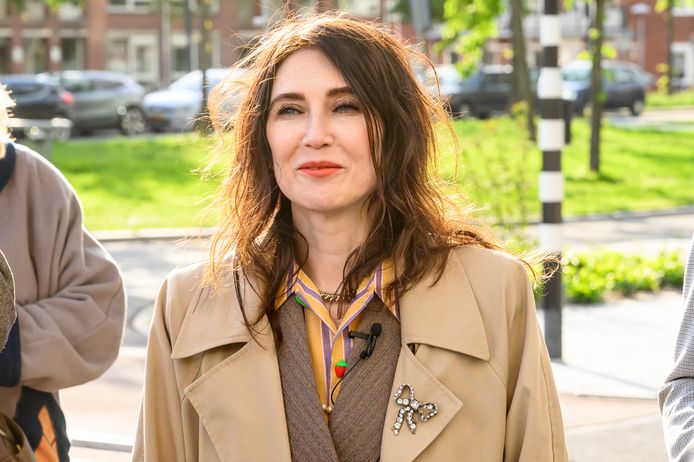 Carice van Houten weer thuis na aanhouding bij klimaatprotest, meerdere ...