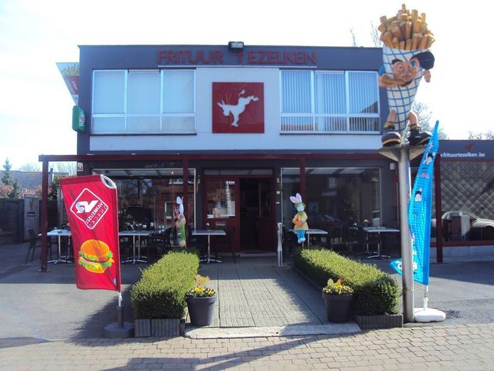 Frituur Ezelken schenkt gratis frieten aan pleeggezinnen | Evergem | hln.be
