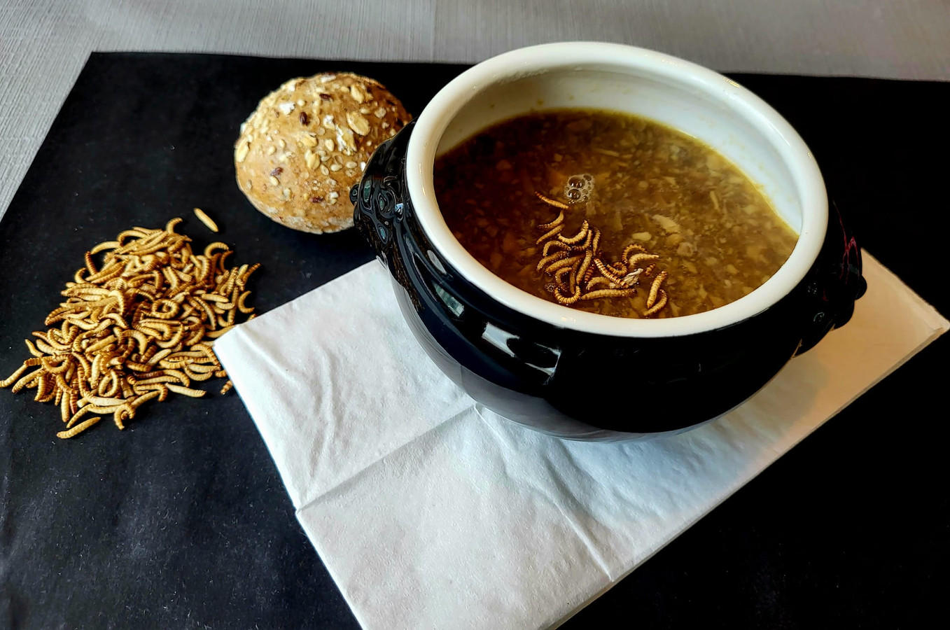 RESTOTIP. Soep away: “Meelwormen zitten vol proteïnen” | Foto | hln.be