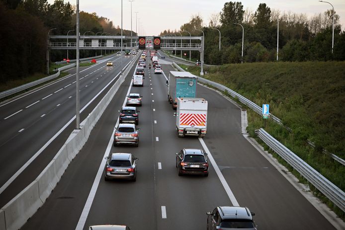 Drie kwartier file op E314 richting Brussel vanaf de grens met ...