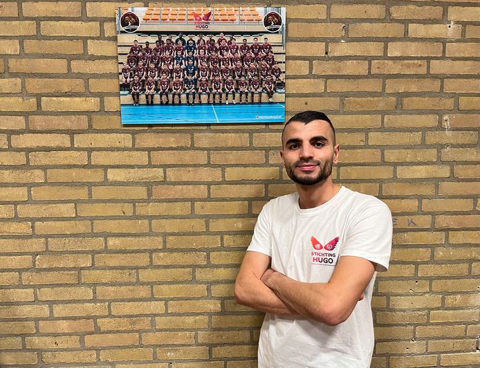 Redouan (25) is nu een rolmodel in zijn wijk, mét een eigen zaalvoetbalclub: ‘Ouders bellen me ...