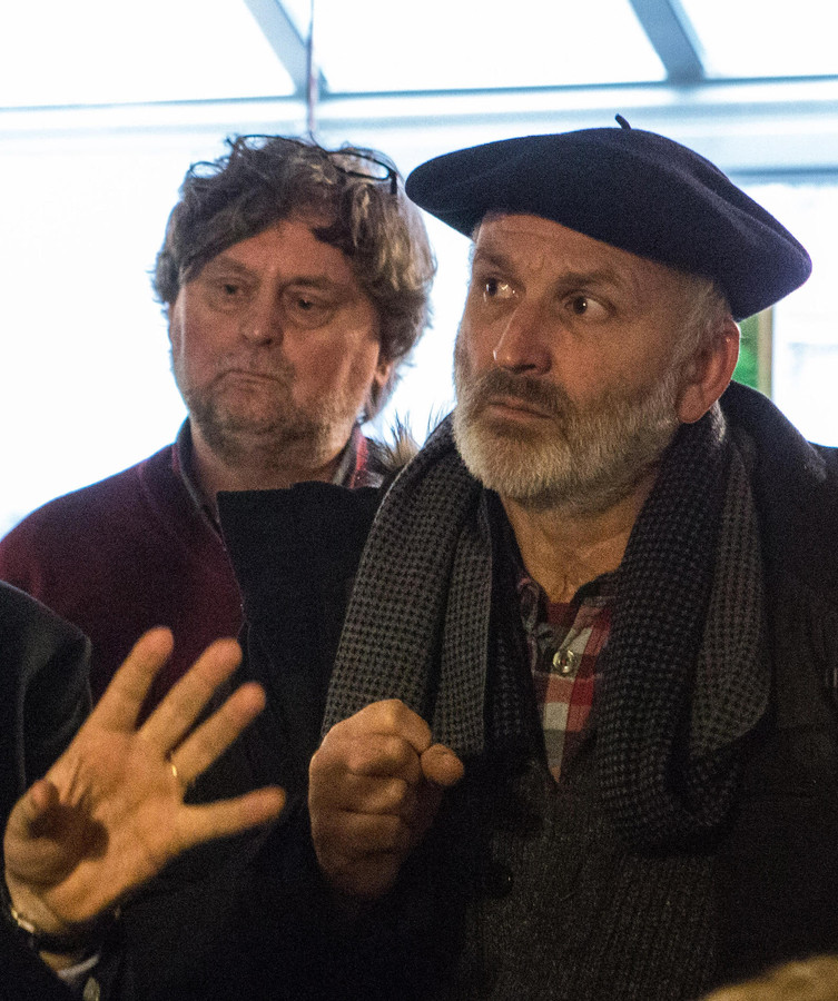 Rechter controleert rookkamer Overpoort Bowl | Foto | hln.be