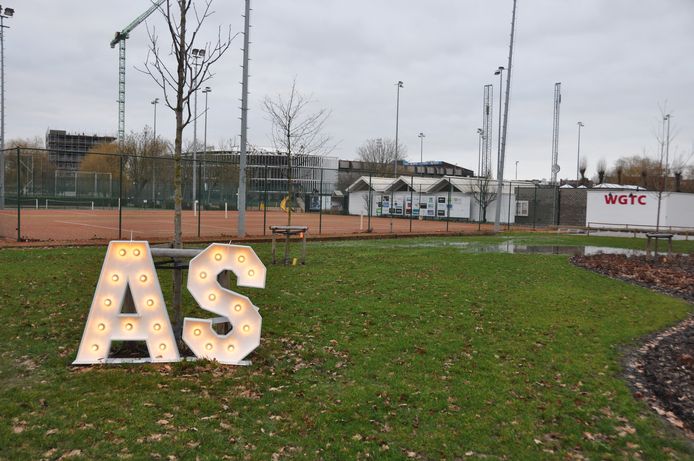 Dit betekenen de mysterieuze woorden: Regenboogstadion wordt voortaan ...