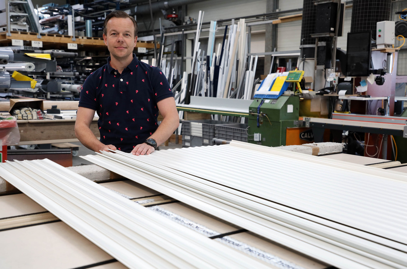 Doordeweeks runt hij een glasbedrijf, maar in het weekend loopt Angelo ...