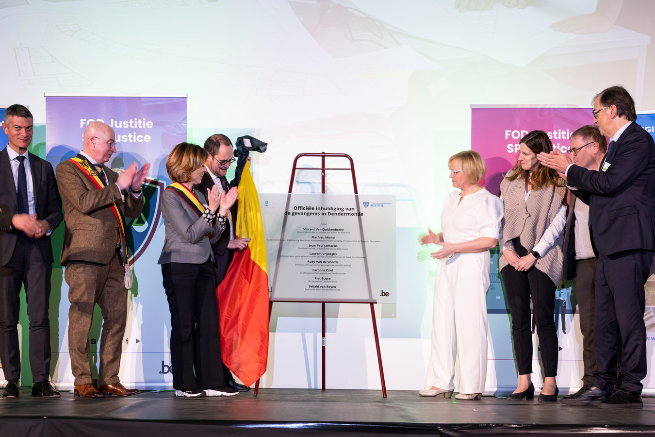 BINNENKIJKER. 680 camera’s, geen tralies aan celramen en... veel plaats ...