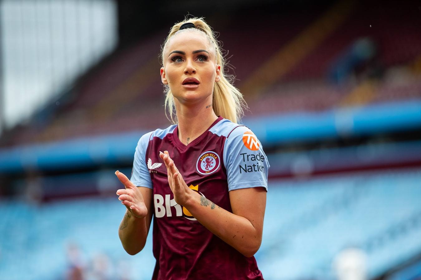 La révélation fracassante de la star du foot féminin Alisha Lehmann: “Un grand joueur m’a ...