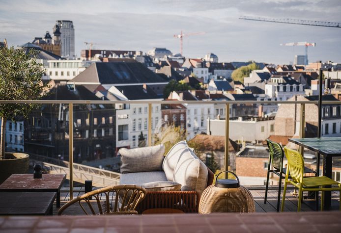 IN BEELD. Nieuwe rooftopbar geopend in hartje Gent: cocktails, oesters ...